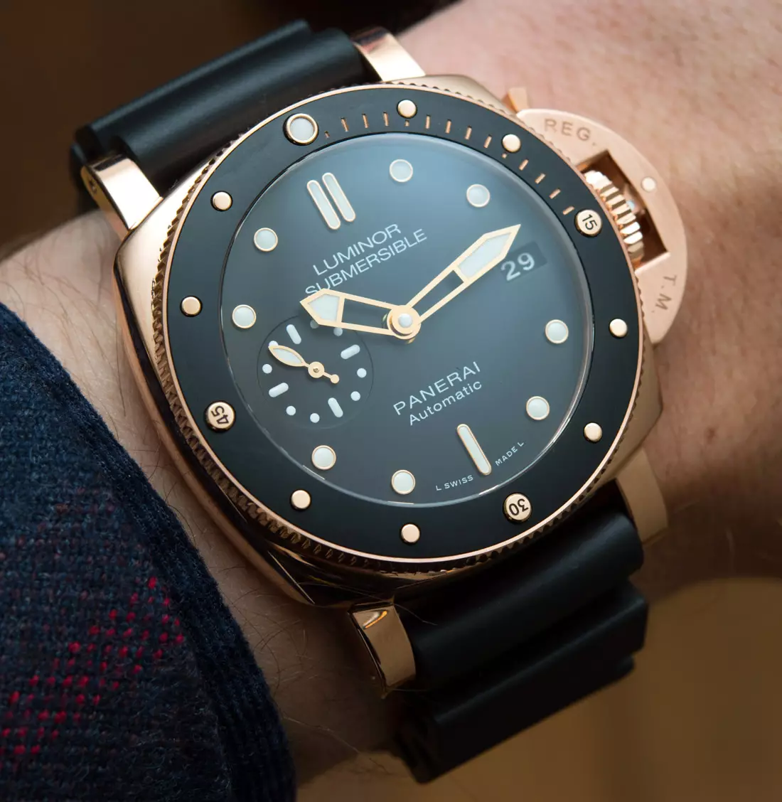 Panerai-Luminor-Submersible-1950-3-Ụbọchị-PAM684-Automatic-Oro-Rosso-42mm-aBlogtoWatch-9