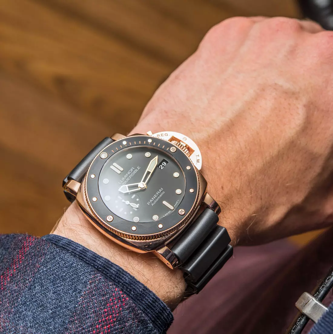 Panerai-Luminor-Submersible-1950-3-Days-PAM684-Automatic-Oro-Rosso-42mm-aBlogtoWatch-7