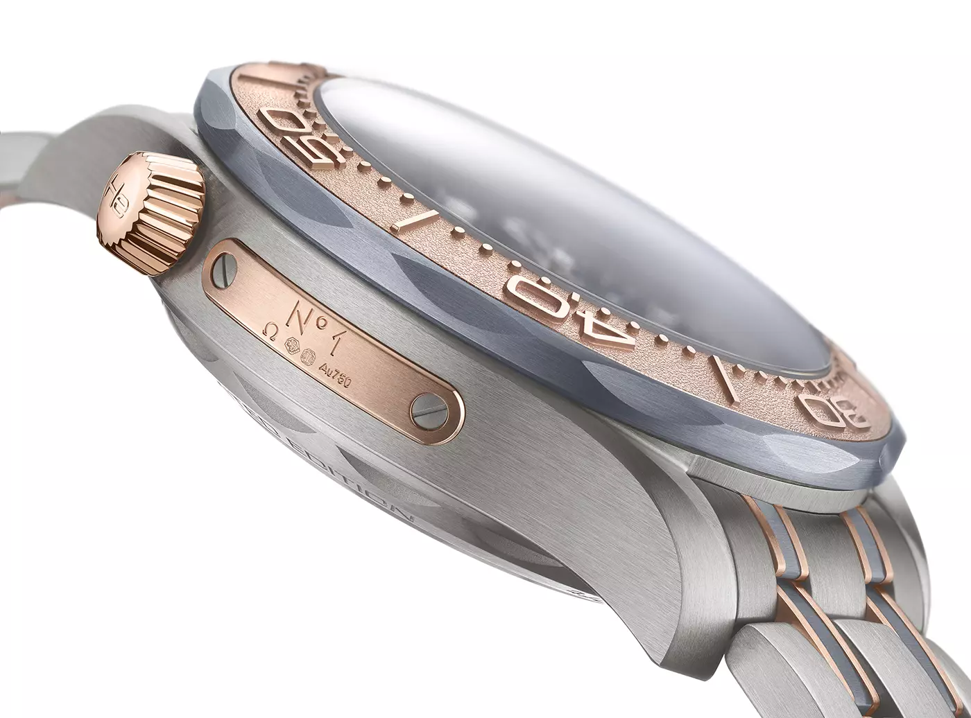 Omega ra mắt chiếc đồng hồ Seamaster Diver 300M Chronograph mới bằng Titanium, vàng Sedna và Tantali 101331_2