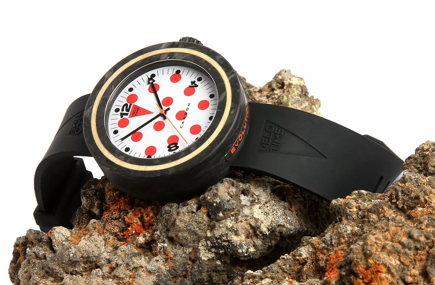 Velotime носи миналото и бъдещето на колоезденето на китката с часовника Evolution Carbon 102700_3