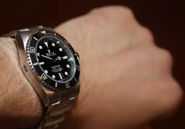 Ura Rolex Submariner Steel na zapestju