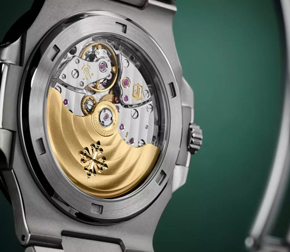 Patek Philippe presenta l'orologio Nautilus 5711 con quadrante verde oliva per l'anno di produzione finale 10729_3