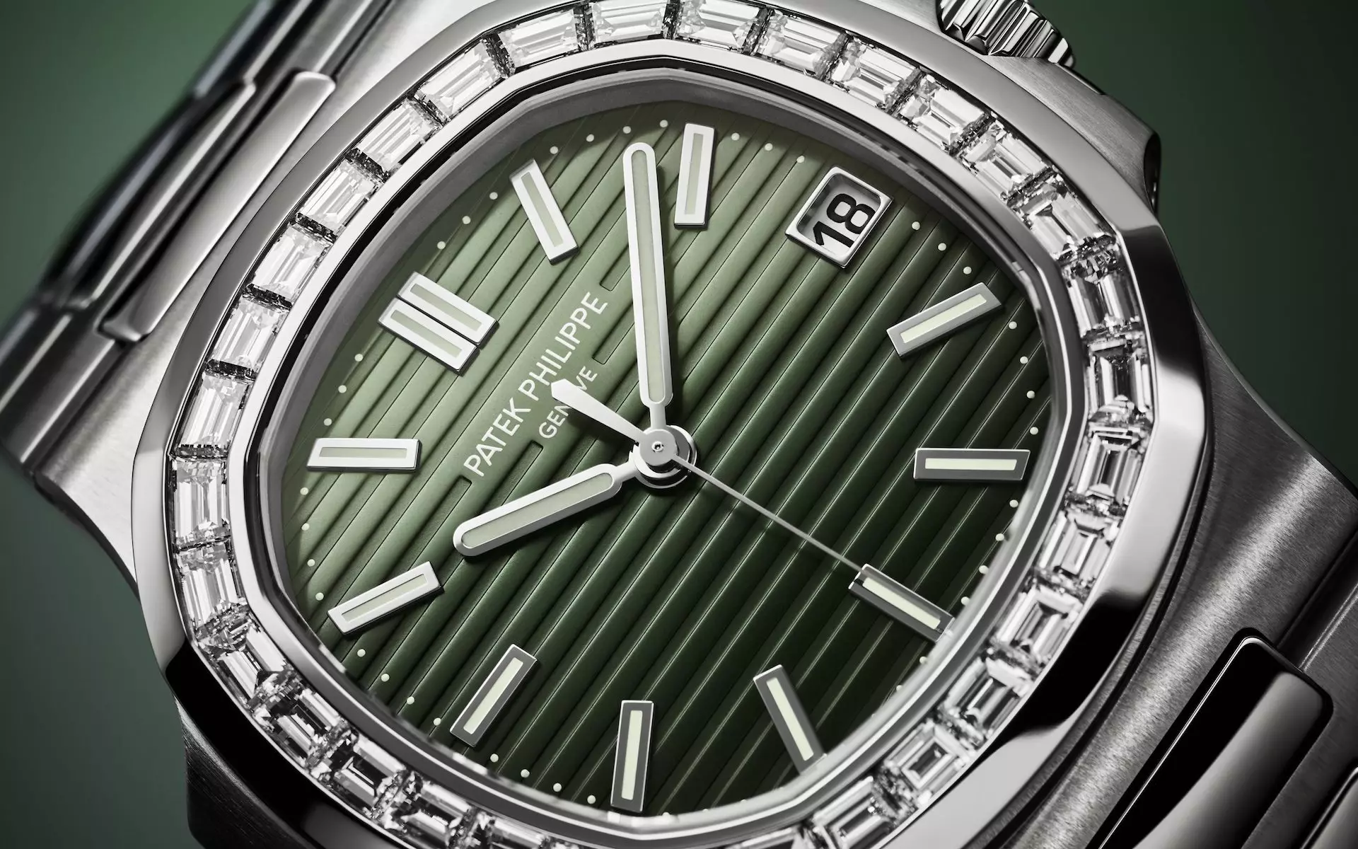 Patek Philippe прадстаўляе гадзіннік Nautilus 5711 з аліўкава-зялёным цыферблатам для апошняга года вытворчасці 10729_6