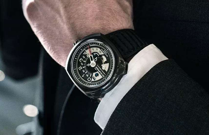 SevenFriday V3/01 ඔරලෝසුව