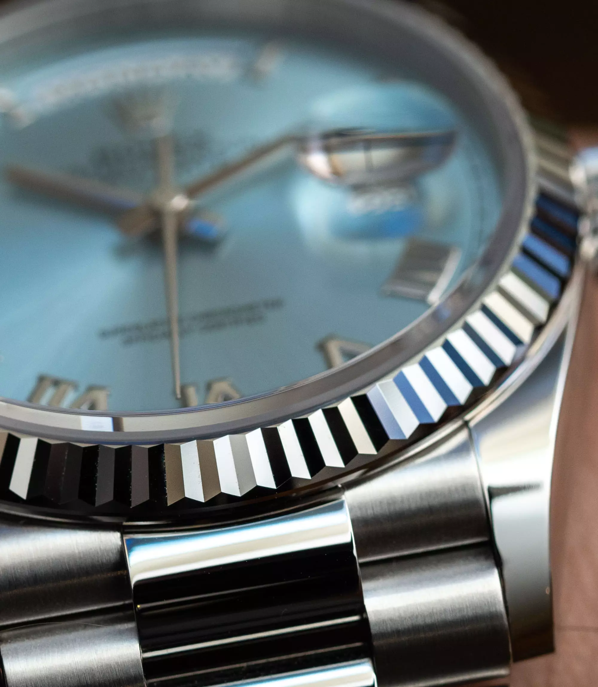 Thực hành: Đồng hồ bạch kim Rolex Day-Date 36 & Day-Date 40 có viền bezel được giải thích 1105_1