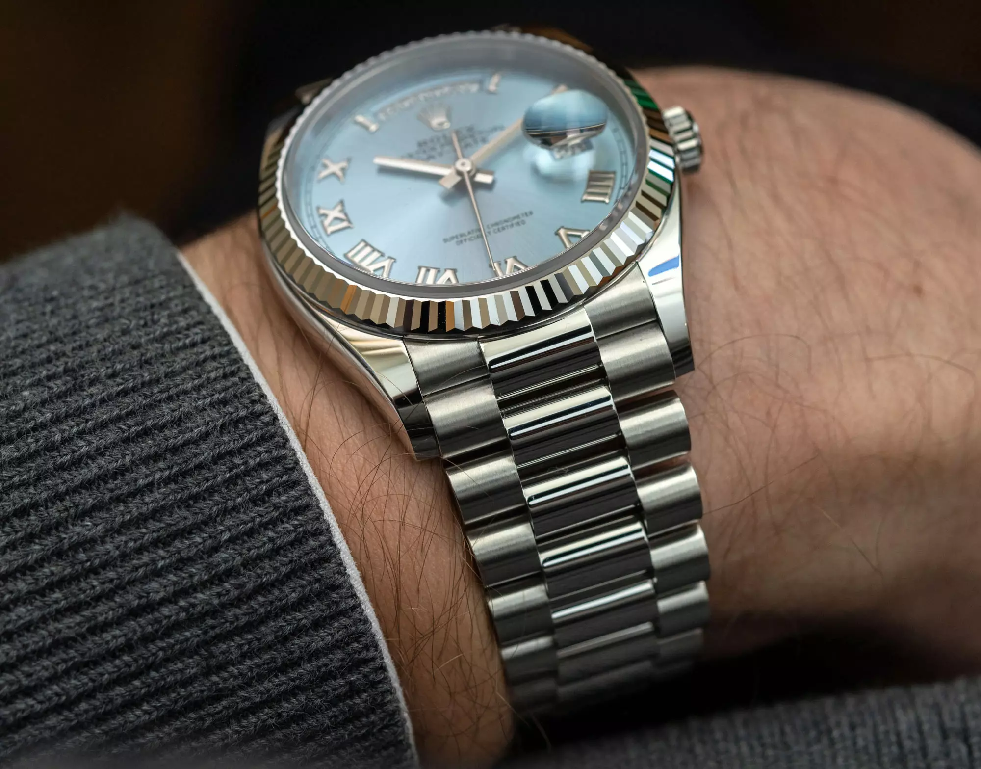 Ձեռքի վրա՝ պլատինե Rolex Day-Date 36 & Day-Date 40 ժամացույցներ՝ փաթաթված շրջանակով բացատրված 1105_5
