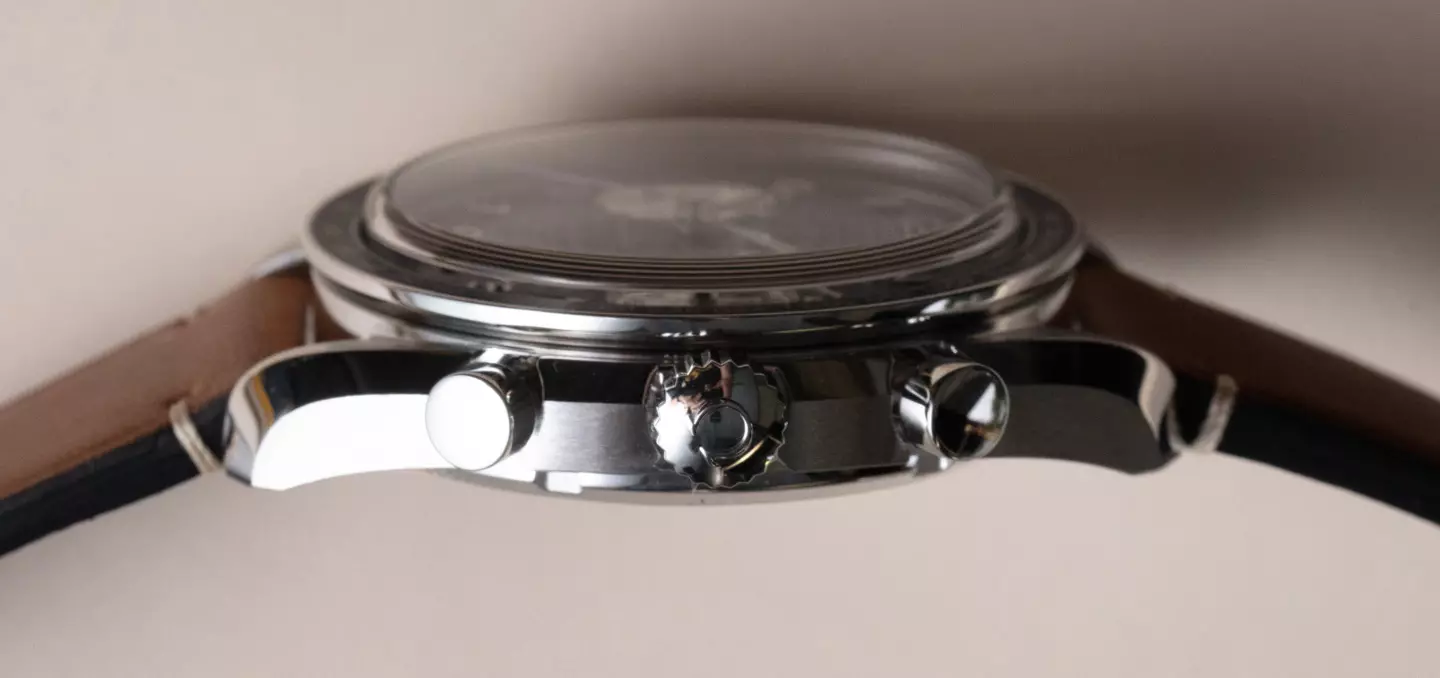 ដៃលើ៖ Omega Speedmaster Chronoscope Co-Axial Master Chronometer 1122_3