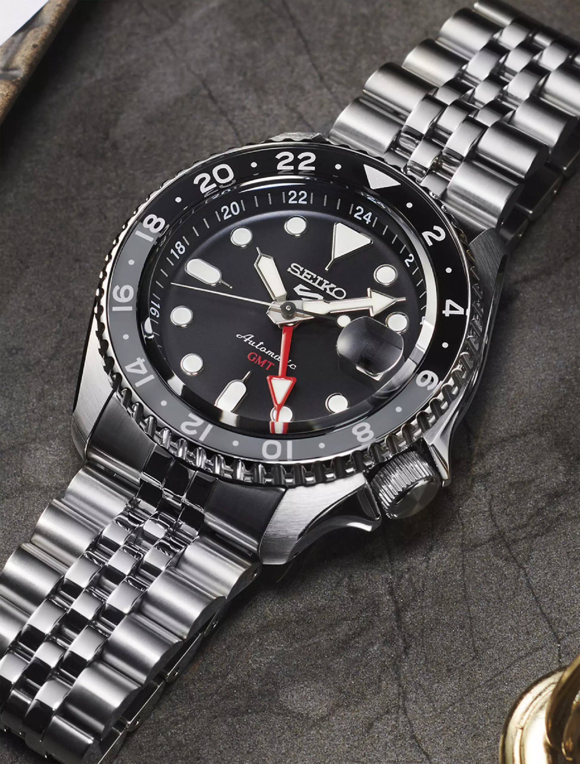 První pohled: Seiko 5 Sports GMT jsou cestovní hodinky pod 500 USD, na které se nemůžeme dočkat 1128_2