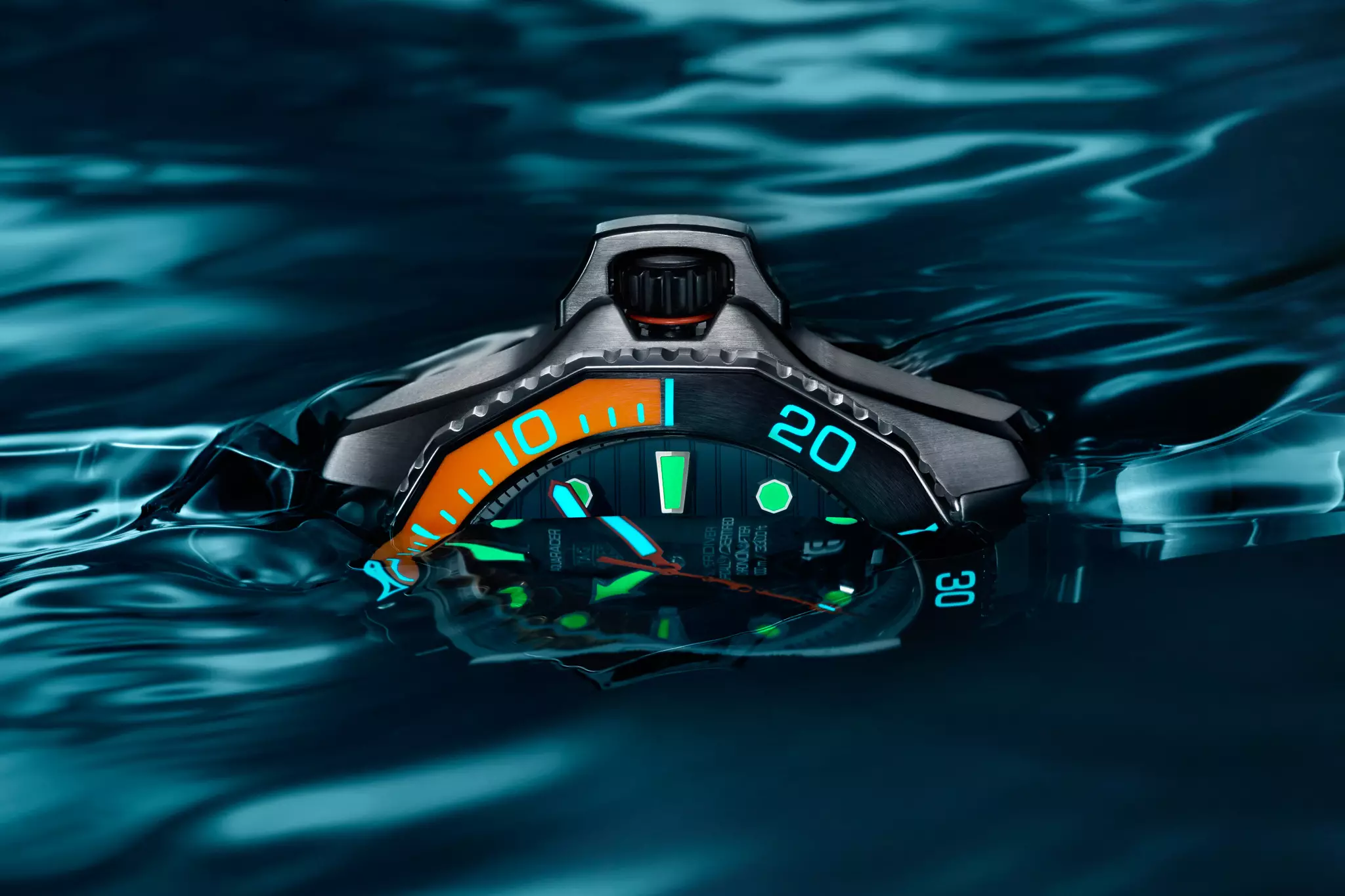 TAG Heuer Dives Jero Jeung Anyar Aquaracer Superdiver 1000 Watch 1155_4