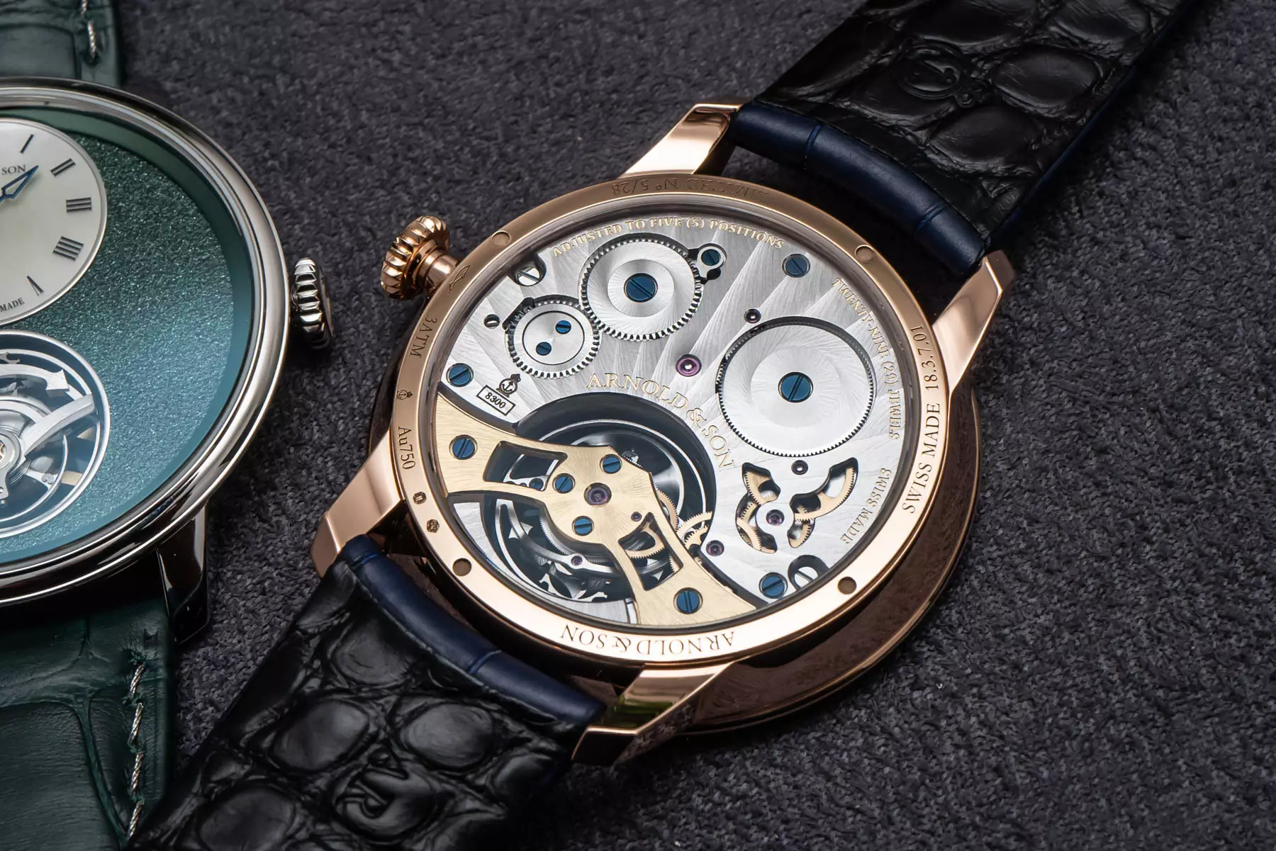 Praktyczne: ultracienkie zegarki z tourbillonem Arnold & Son z dwóch nowych metali szlachetnych 1166_7