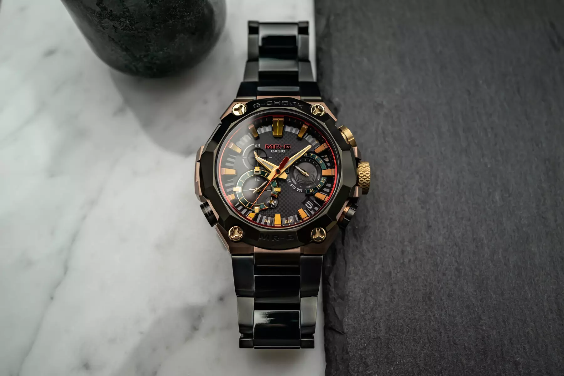 Ọwọ-Lori Pẹlu $8,000 Casio G-Shock MR-G Hana-Basara Watch, Atilẹyin Nipasẹ Samurai Armor 11769_1