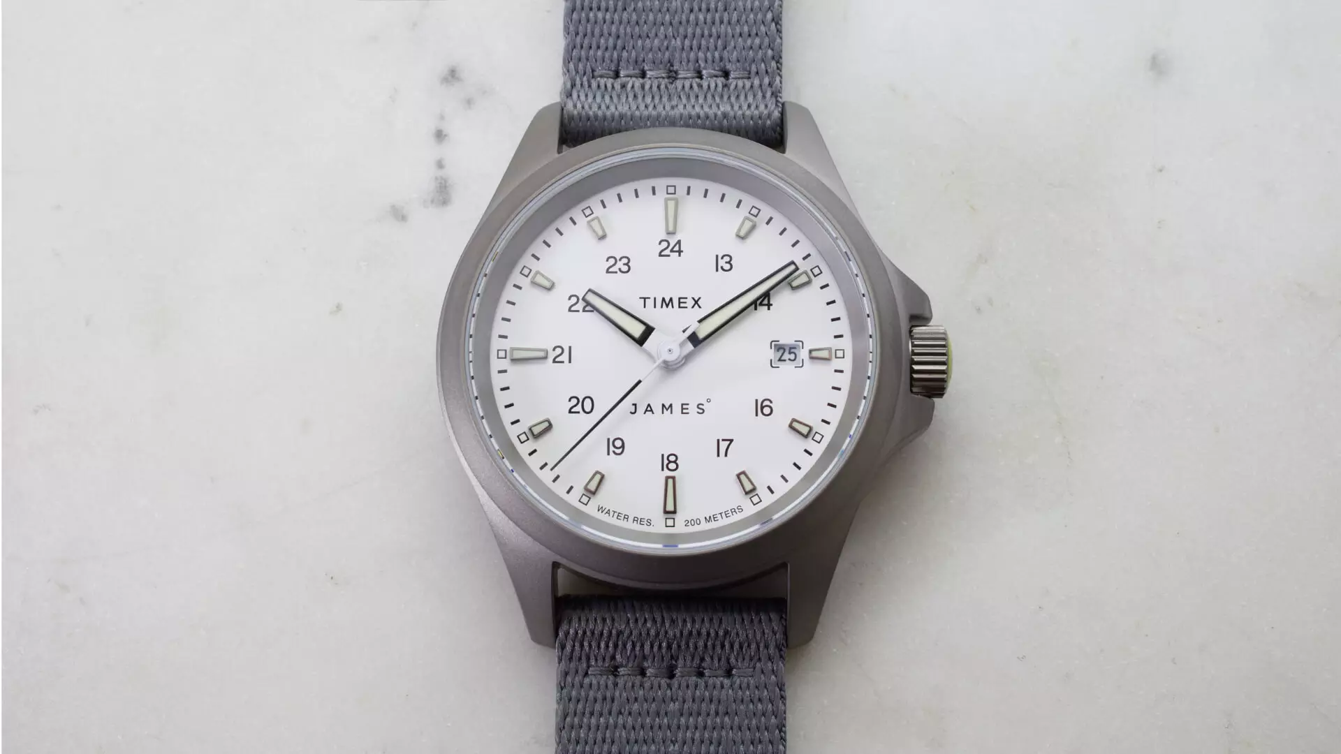 Hands-on: l'orologio James Brand X Timex Expedition North con quadrante bianco
