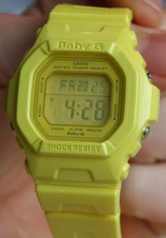 Casio Baby-G ቢጫ ሰዓት 4