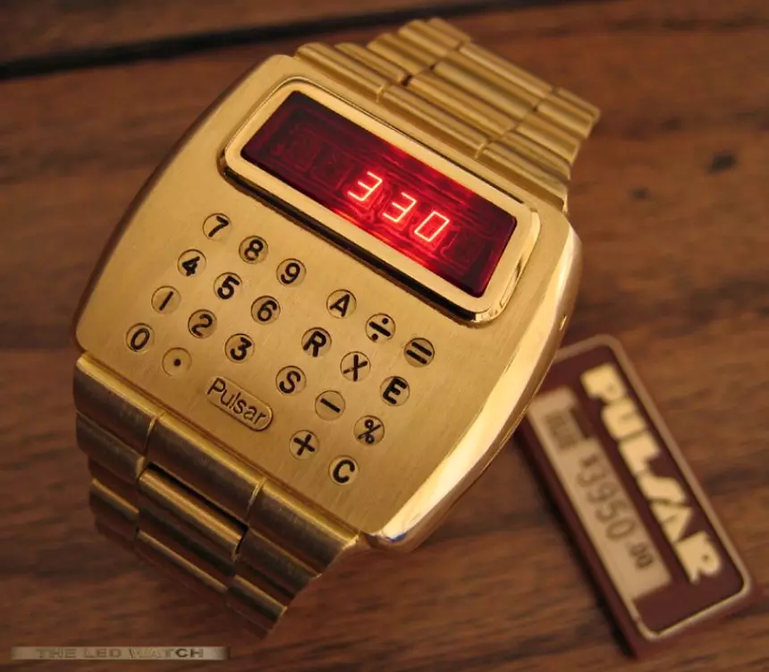 pulsar-gold-led-calculator-horloge