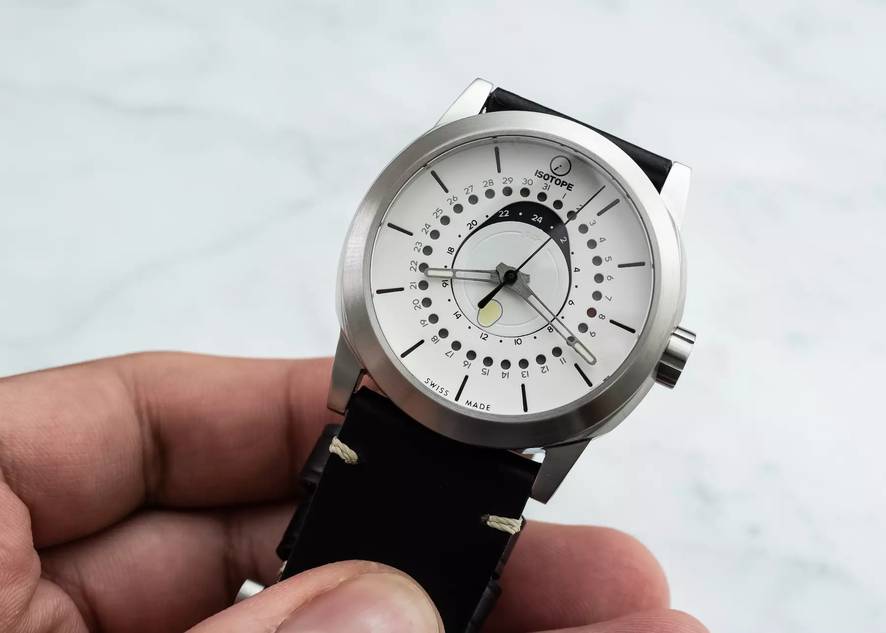 قولدا تۇتۇش: Isotope GMT 0º Watch 1388_8