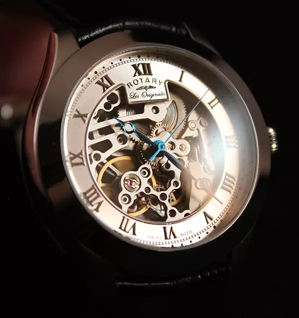 Recenzia rotačných hodiniek Jura – cenovo dostupný skelet