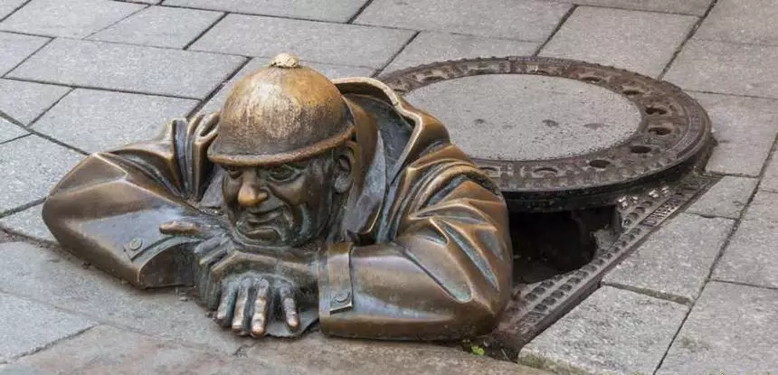 Bratislava-Man-In-Manhole