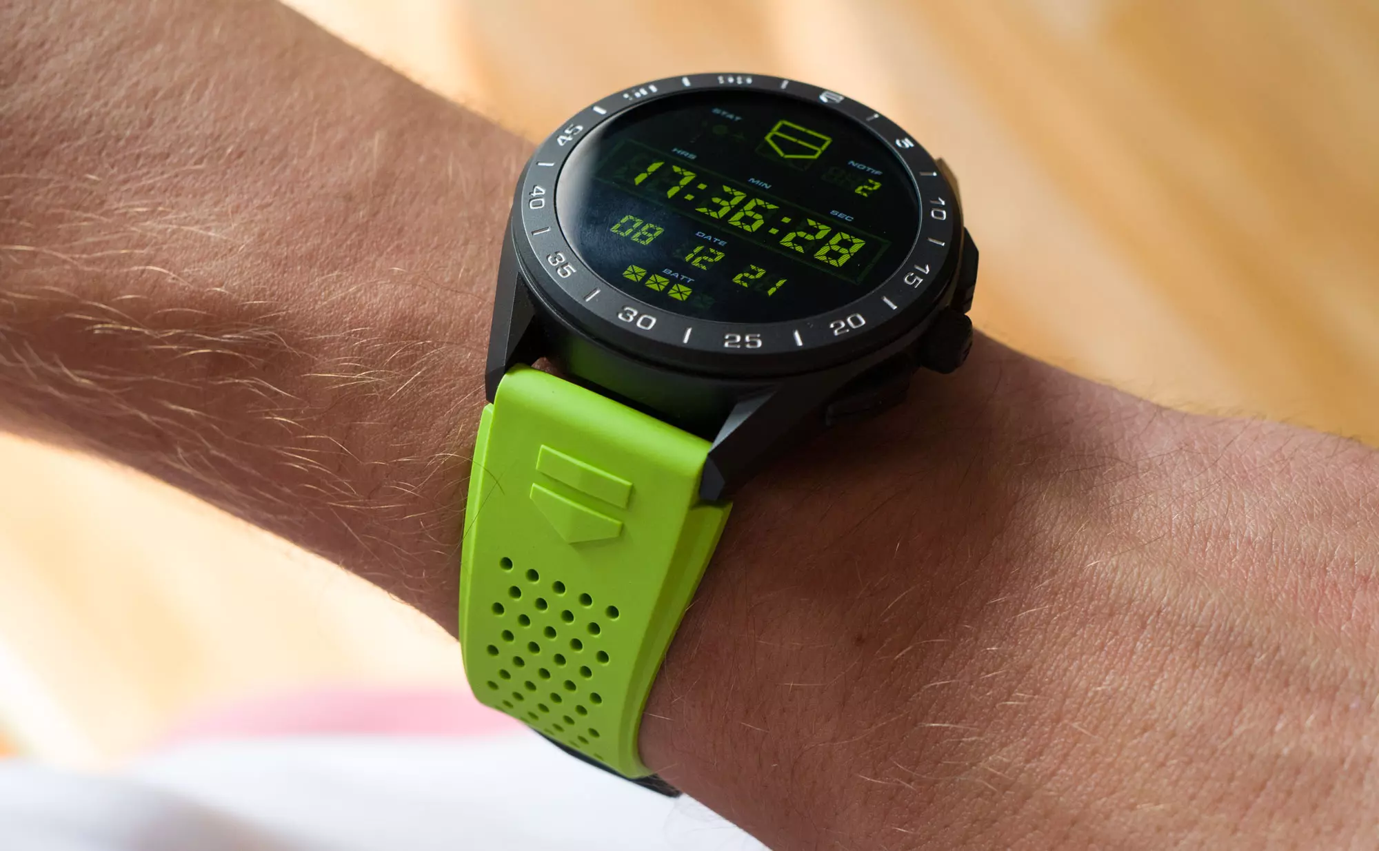 Recenzia hodiniek: TAG Heuer Connected Titanium Smartwatch pre rok 2021 150_16