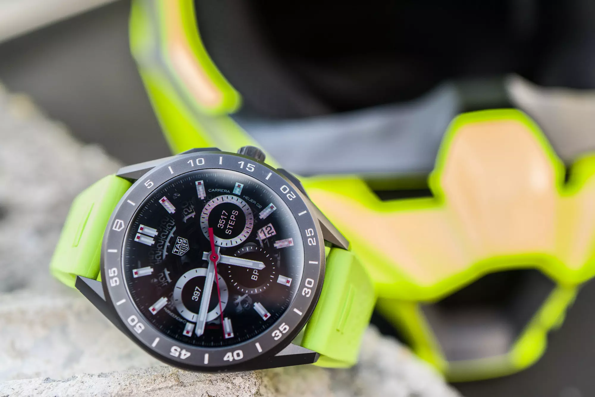 Duban Bita: TAG Heuer Haɗe Titanium Smartwatch Don 2021 150_8