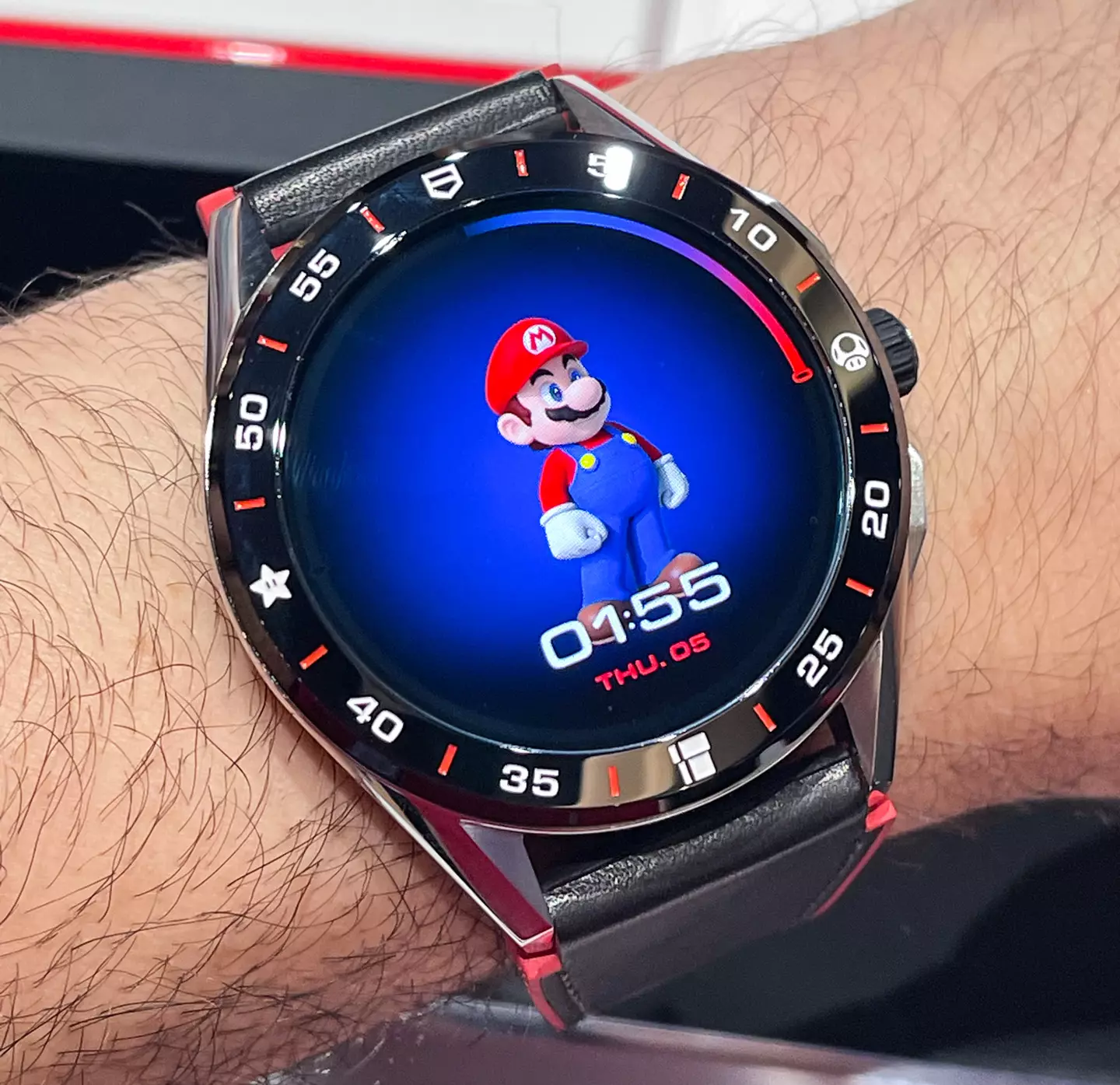 הפעלה: TAG Heuer Connected Super Mario שעון חכם במהדורה מוגבלת 152_1