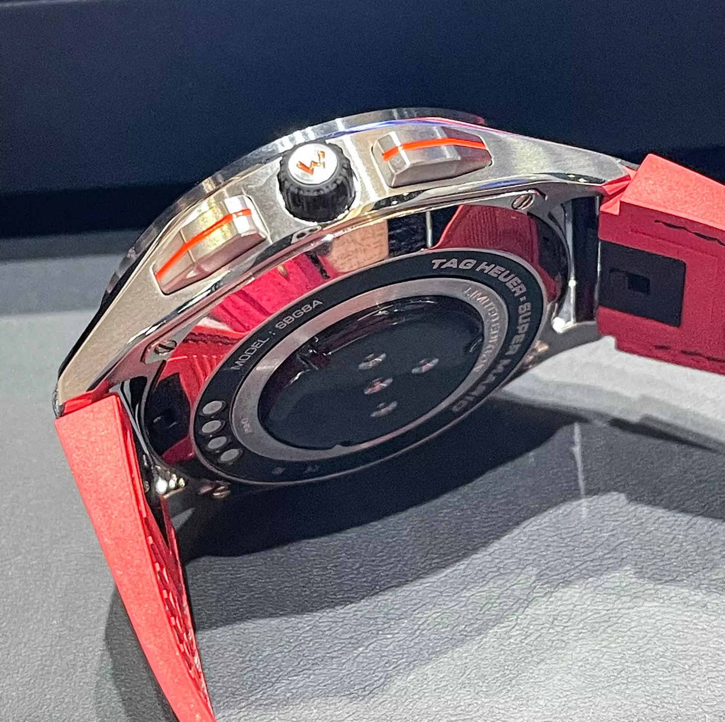 Практически: Смарт часовник TAG Heuer Connected Super Mario Limited Edition 152_6