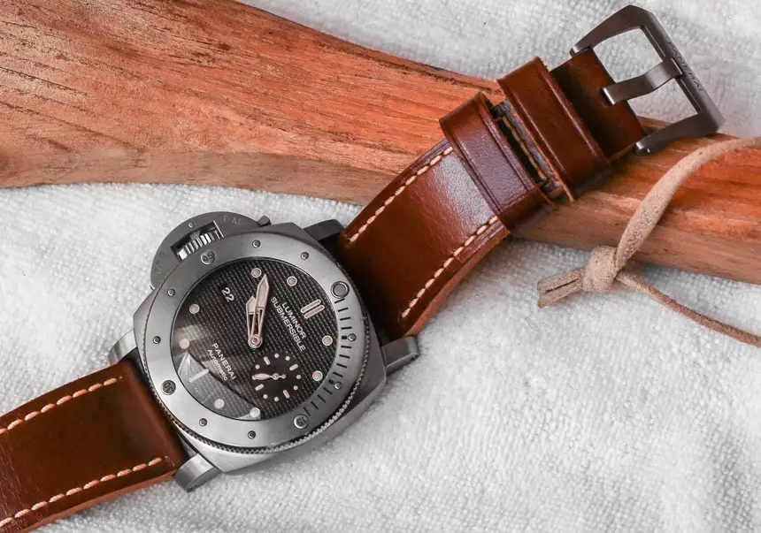 Panerai-Luminor-Submersible-PAM569-Titanio-Destro-1