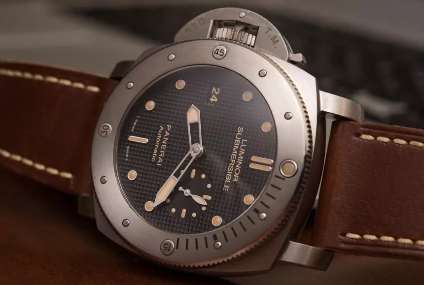 Panerai-Luminor-sukeldatav-vasakukäeline-Titanio-PAM569-aBlogtoWatch-5