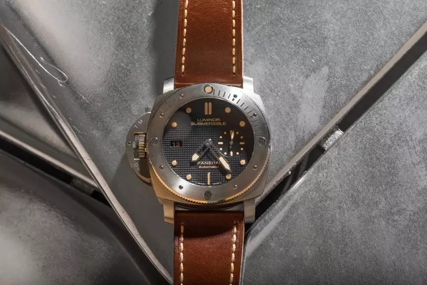 Panerai-Luminor-Submersible-Left-Handed-Titanio-PAM569-aBlogtoWatch-3