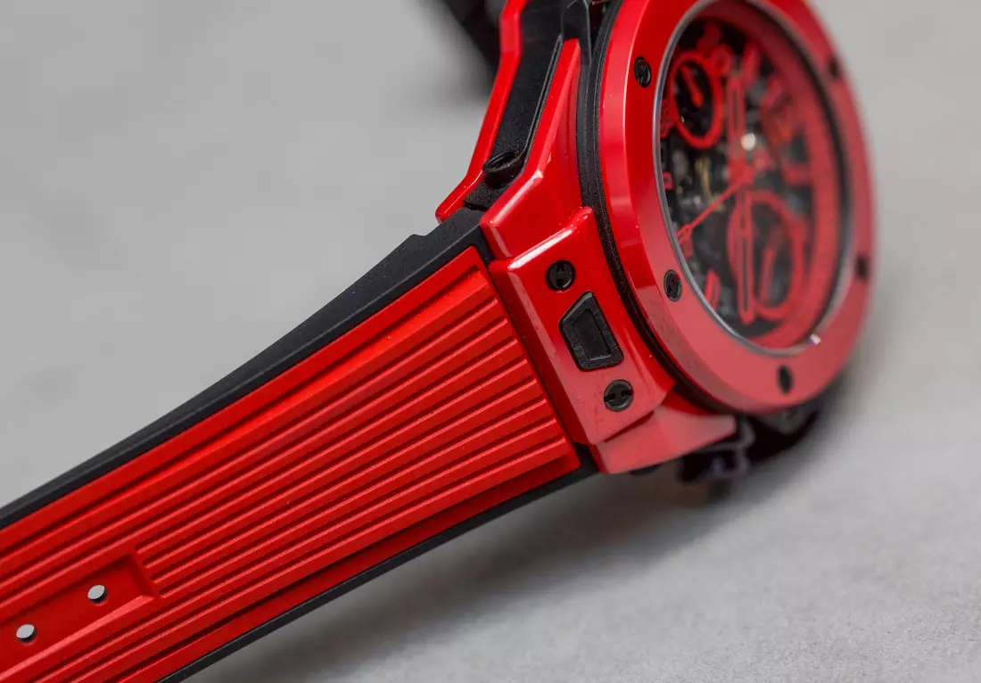 Hublot Big Bang UNICO Red Magic Ceramic Watch ពត៌មានលំអិតនៃប្រអប់។