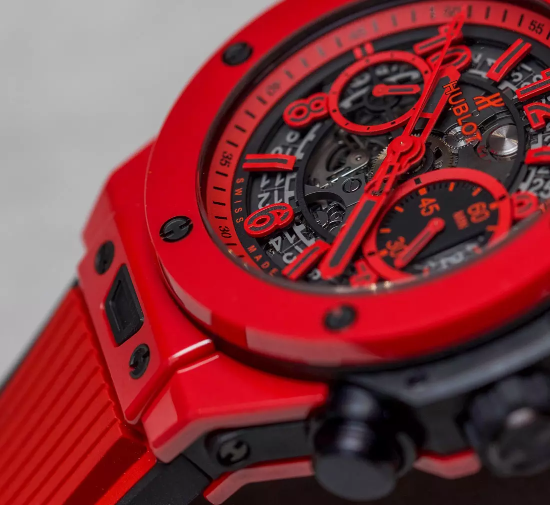 Детайл на рамката на керамичния часовник Hublot Big Bang UNICO Red Magic.