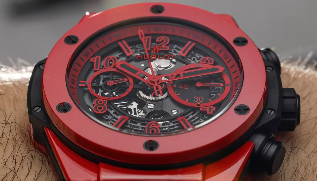 လက်ကောက်ဝတ်ရှိ Hublot Big Bang UNICO Red Magic Ceramic နာရီ။