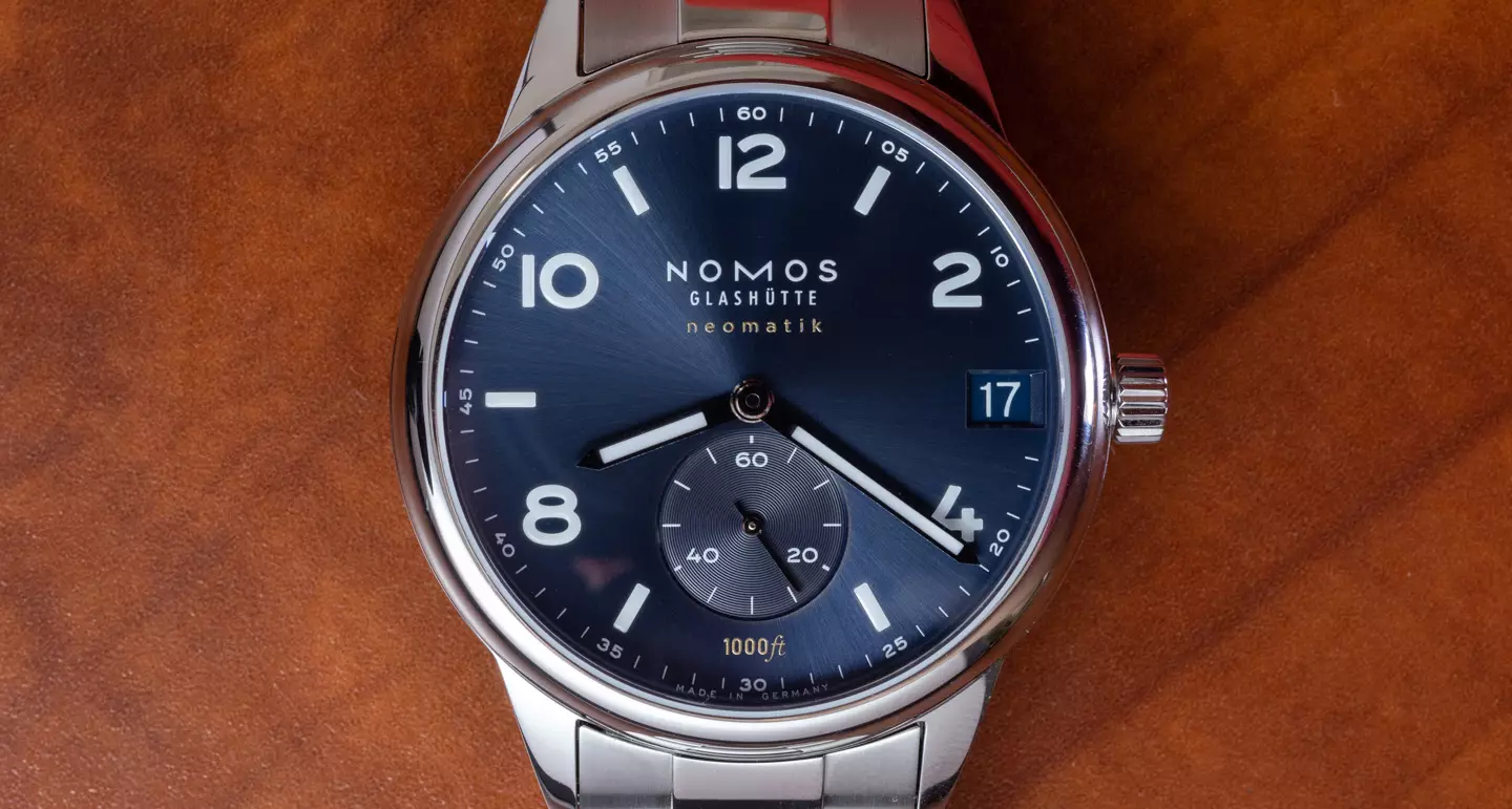 Revue de montre : Nomos Club Sport Neomatik 42 Date Bleu