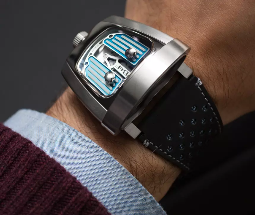 MB&F-HMX-Black-Badger-horloazje-23