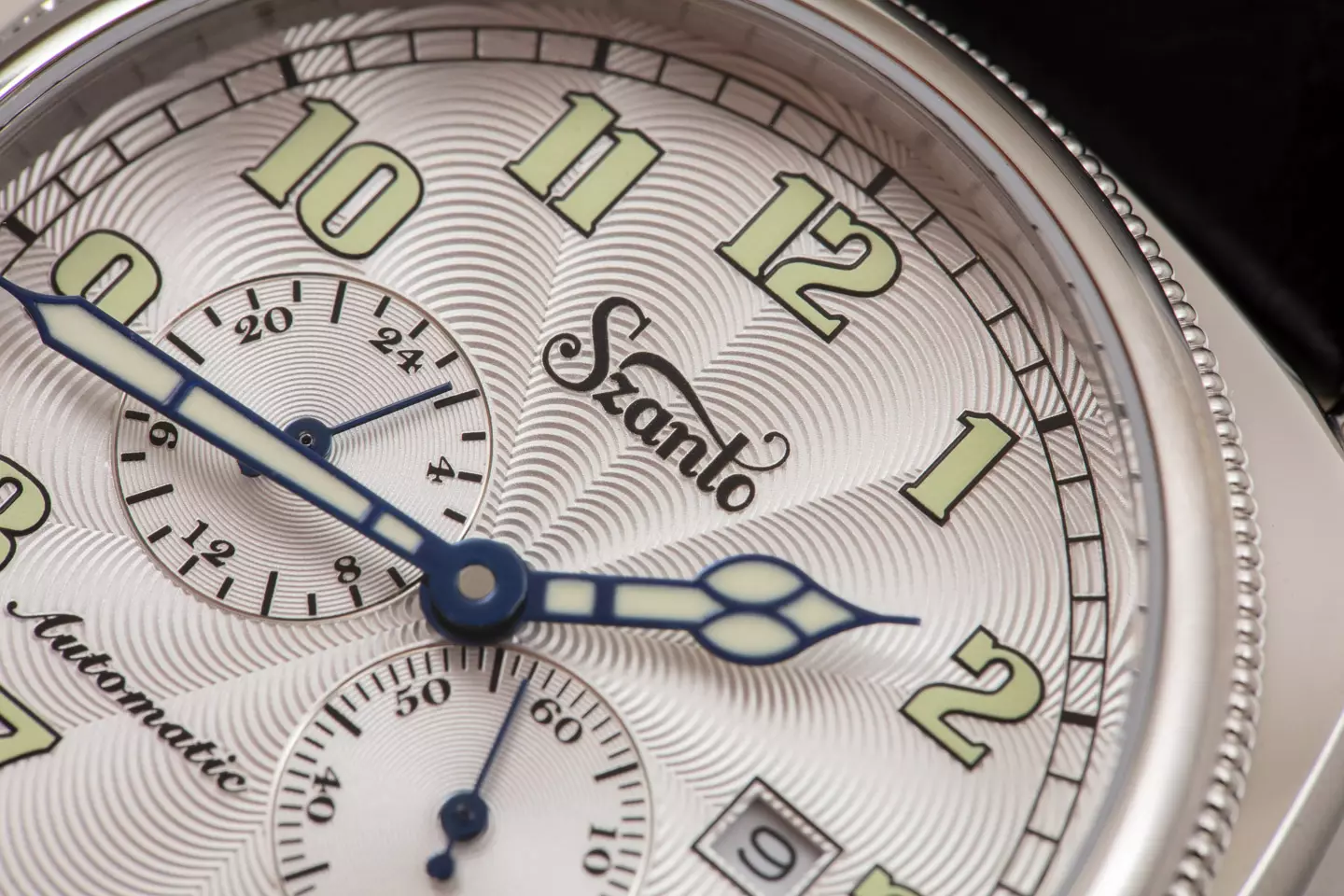 हैंड्स-ऑन: Szanto स्वचालित अधिकारी क्लासिक दौर और सिक्का कुशन घड़ियाँ 18144_4