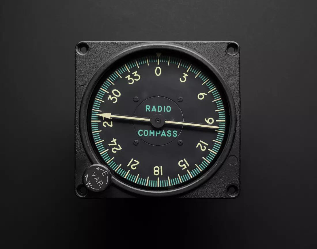 Bell-And-Ross-BR03-92-Special-Edition-Watch-Aviation-Plane-Dashboard-Instrument-Radio