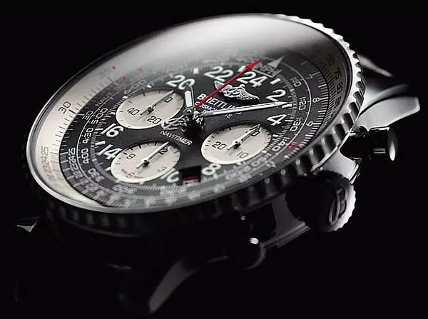 Breitling-Navitimer-Cosmonautre-Blacksteel-Uhr