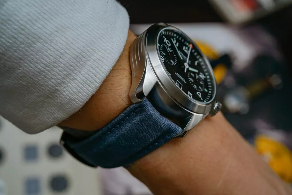 Profilo laterale dell'orologio Bremont HMAF Arrow Chronograph