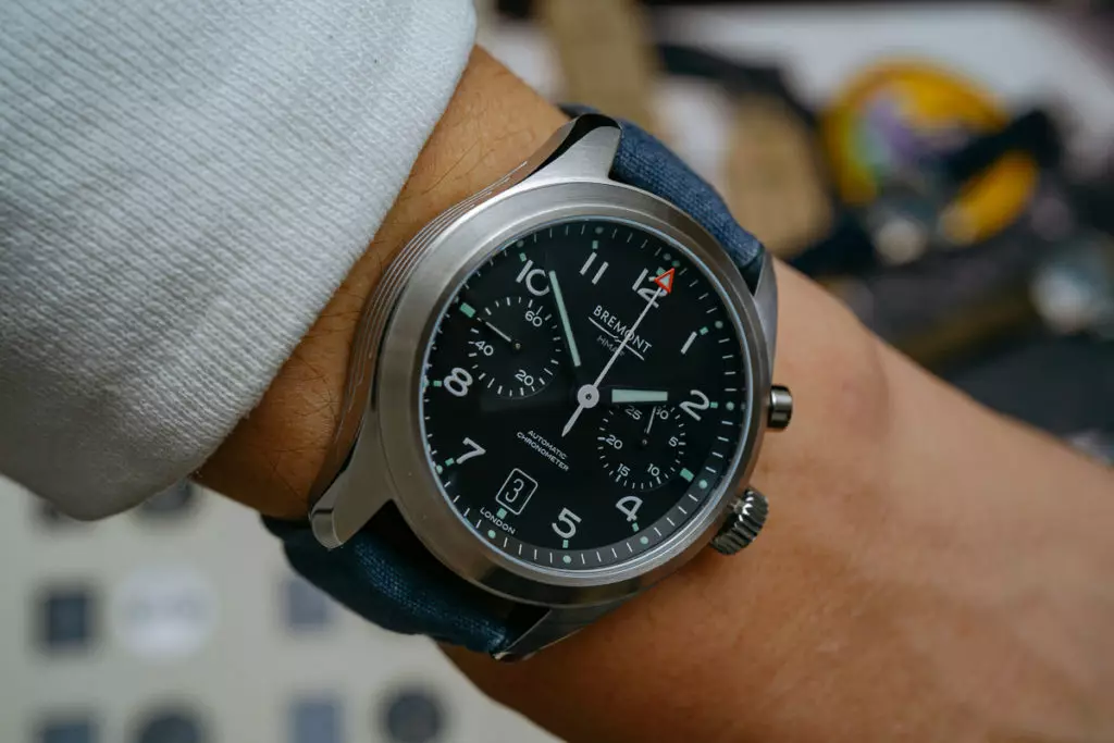 Bremont HMAF Arrow Chronograph óra csuklós felvétel