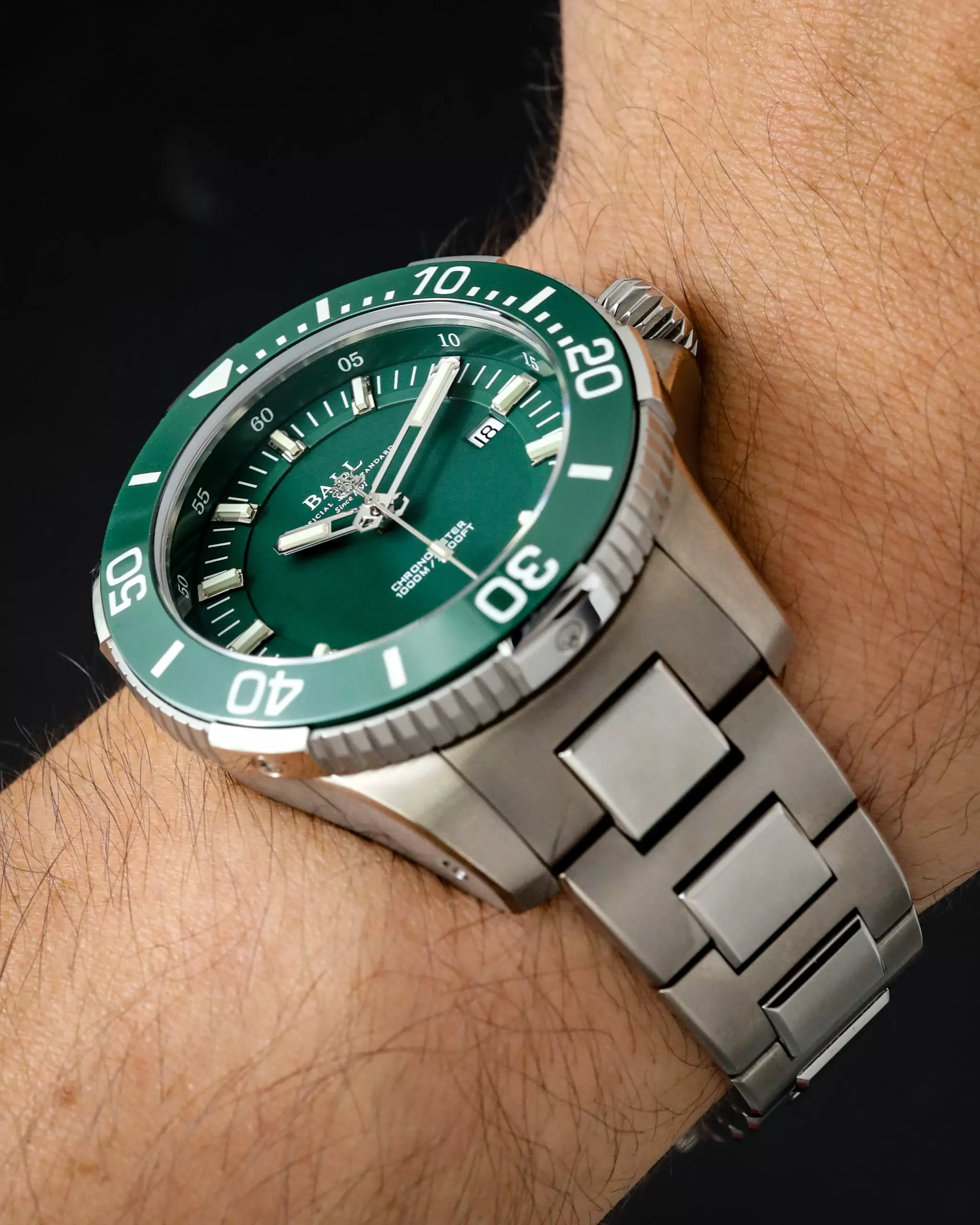 BALL's Lean, Mean, Diving Machine: The Engineer Hydrocarbon DeepQUEST Ceramic 1990_2