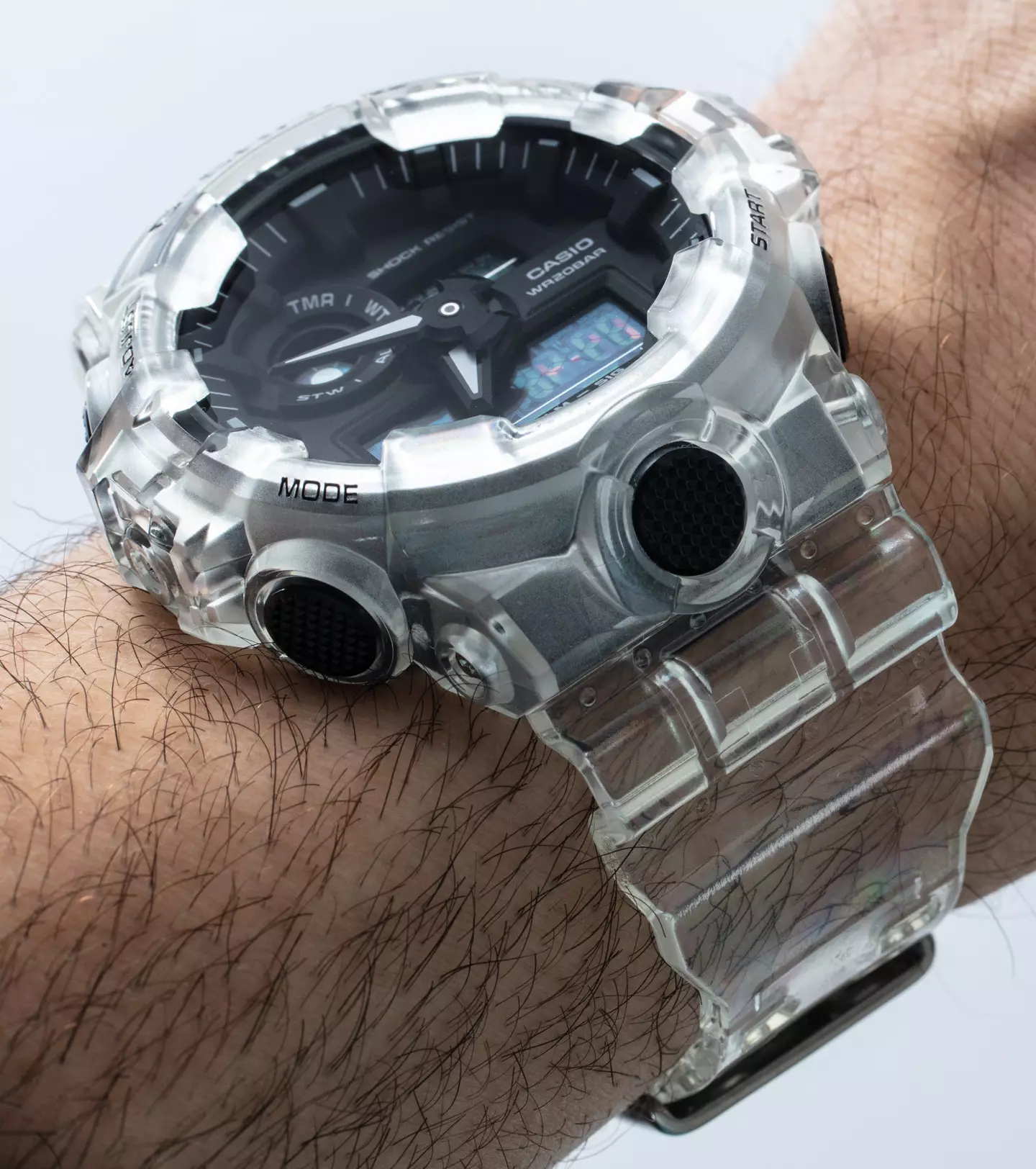 Casio G-Shock شفاف پيڪ مان: صاف GA700SKE-7A سان قدر ۽ مزو 20559_5