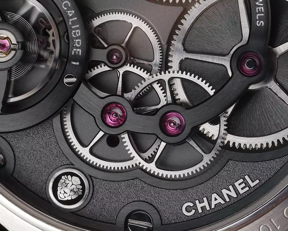 Chanel Monsieur De Chanel horloazje yn platina mei swarte emaille Dial Hands-On 20707_11