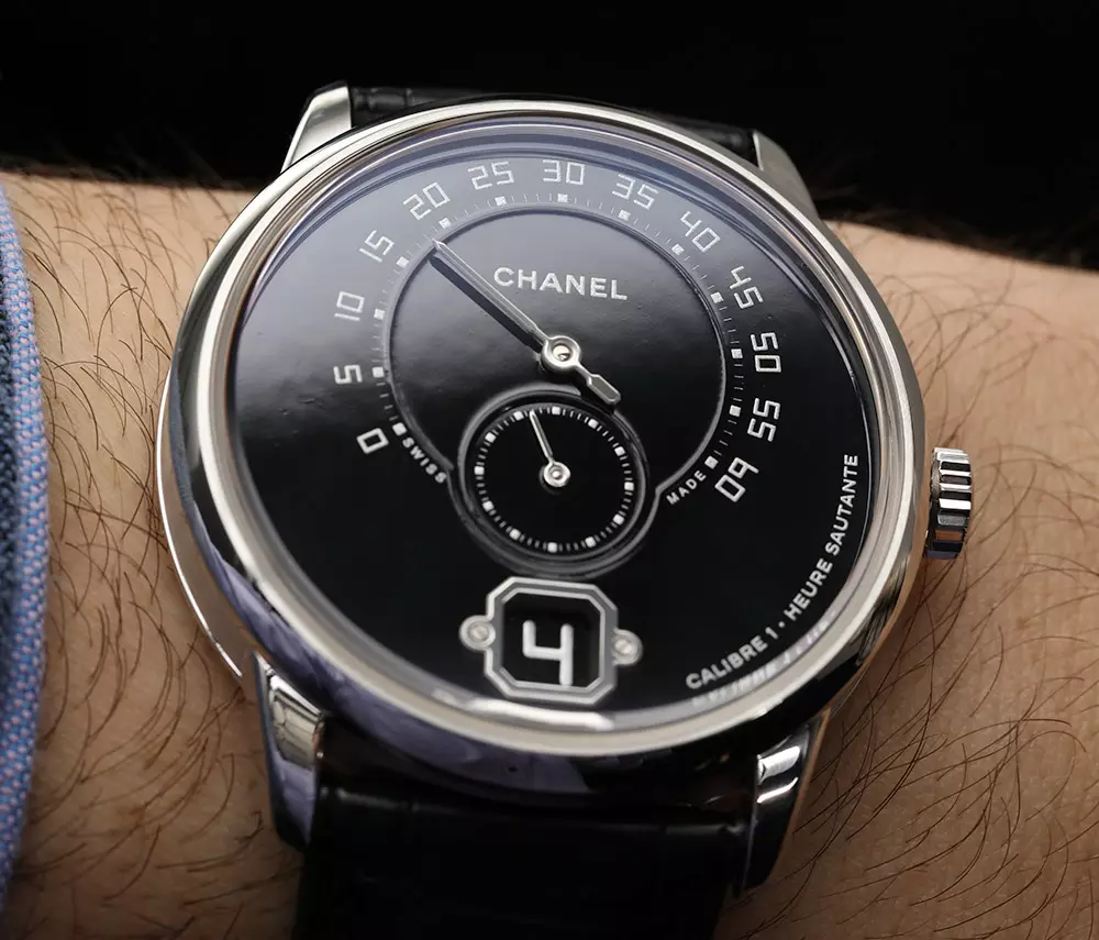 Chanel Monsieur De Chanel horloazje yn platina mei swarte emaille Dial Hands-On 20707_15