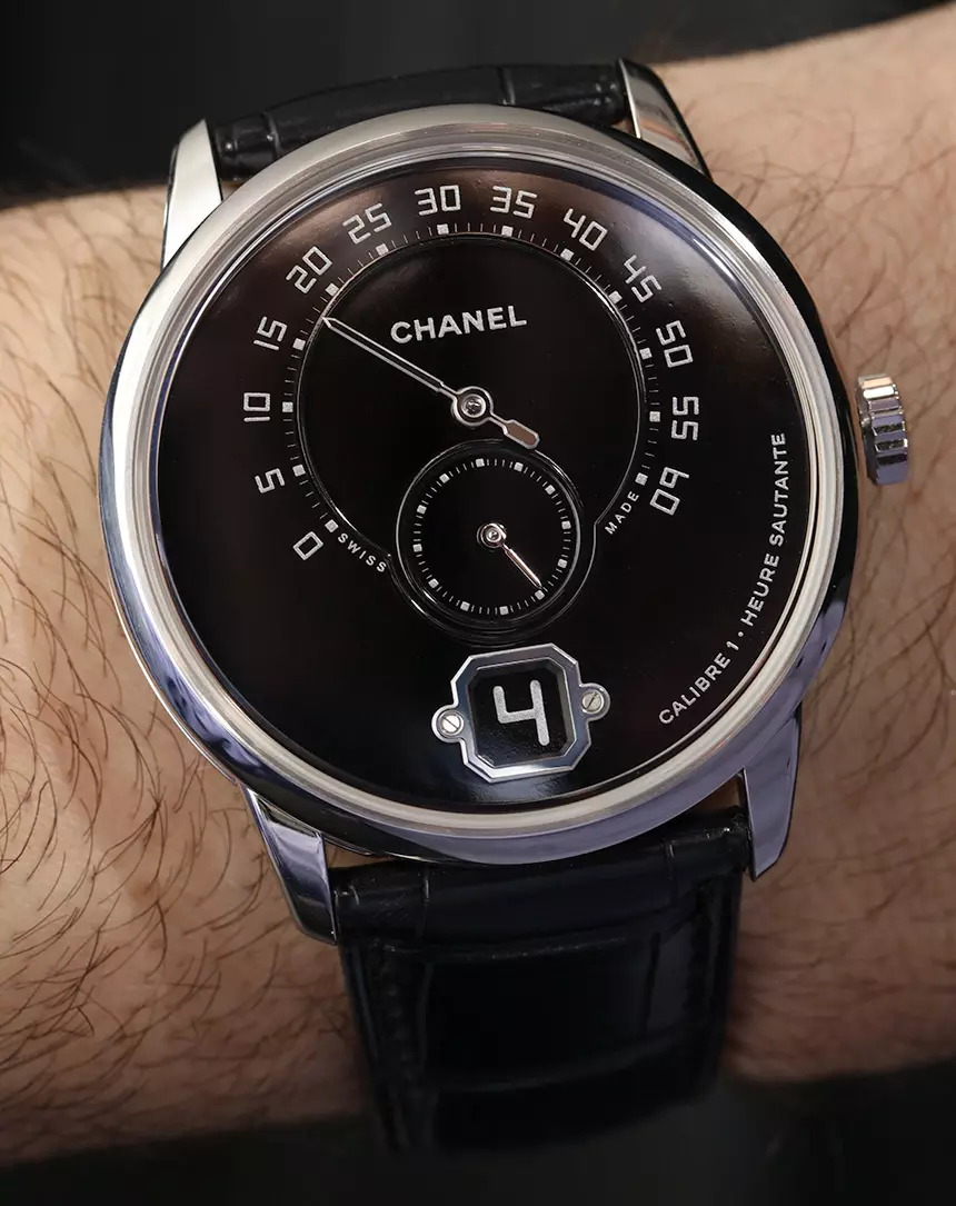 Chanel Monsieur De Chanel horloazje yn platina mei swarte emaille Dial Hands-On 20707_7