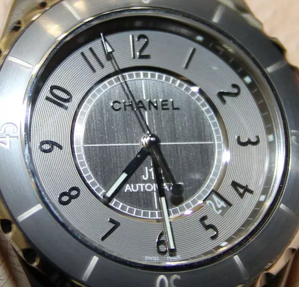 Χρωματικό ρολόι Chanel J12 Hands-On 20736_2