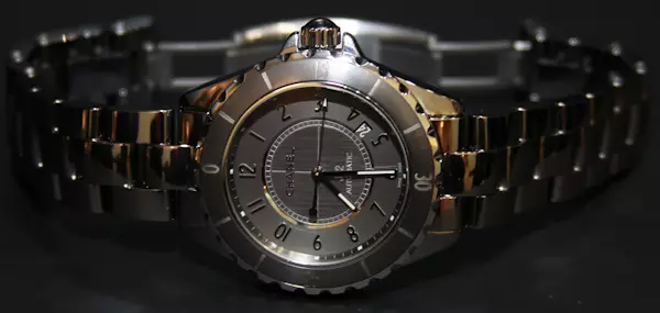 Manos a la obra del reloj cromático Chanel J12 20736_3