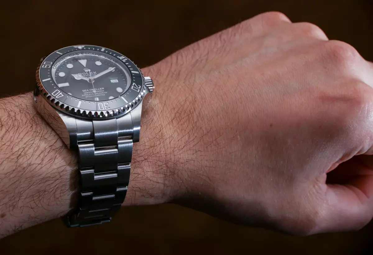 Часовник Rolex Deepsea Sea-Dweller 126660 'Black Dial' Hands-On 20779_2