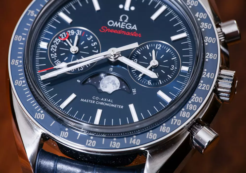 Omega-Speedmaster-Moonwatch-Co-Axial-Master-Chronometer-Moonphase-Chronograph-22