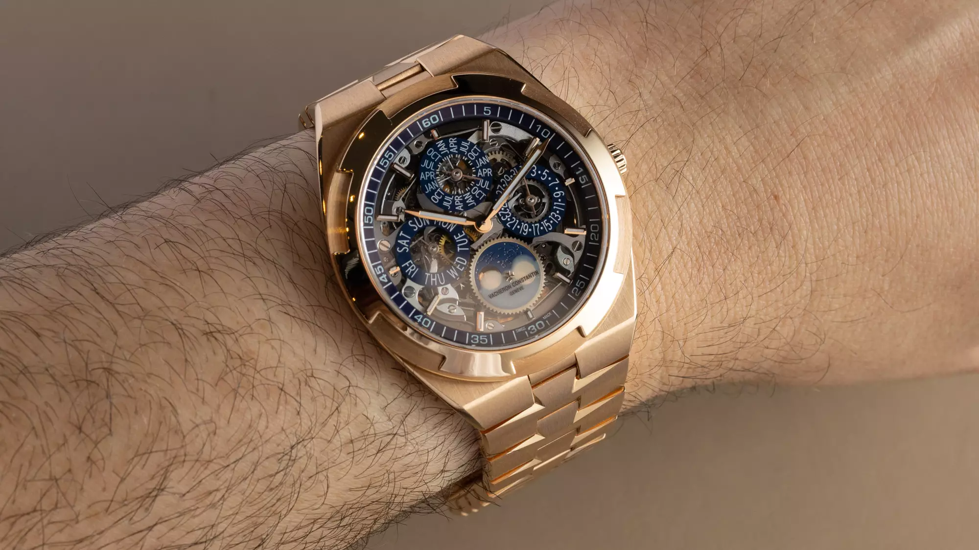 Pràctic: Rellotge d'or rosa de 18k amb esquelet ultra prim de calendari perpetu a l'estranger de Vacheron Constantin