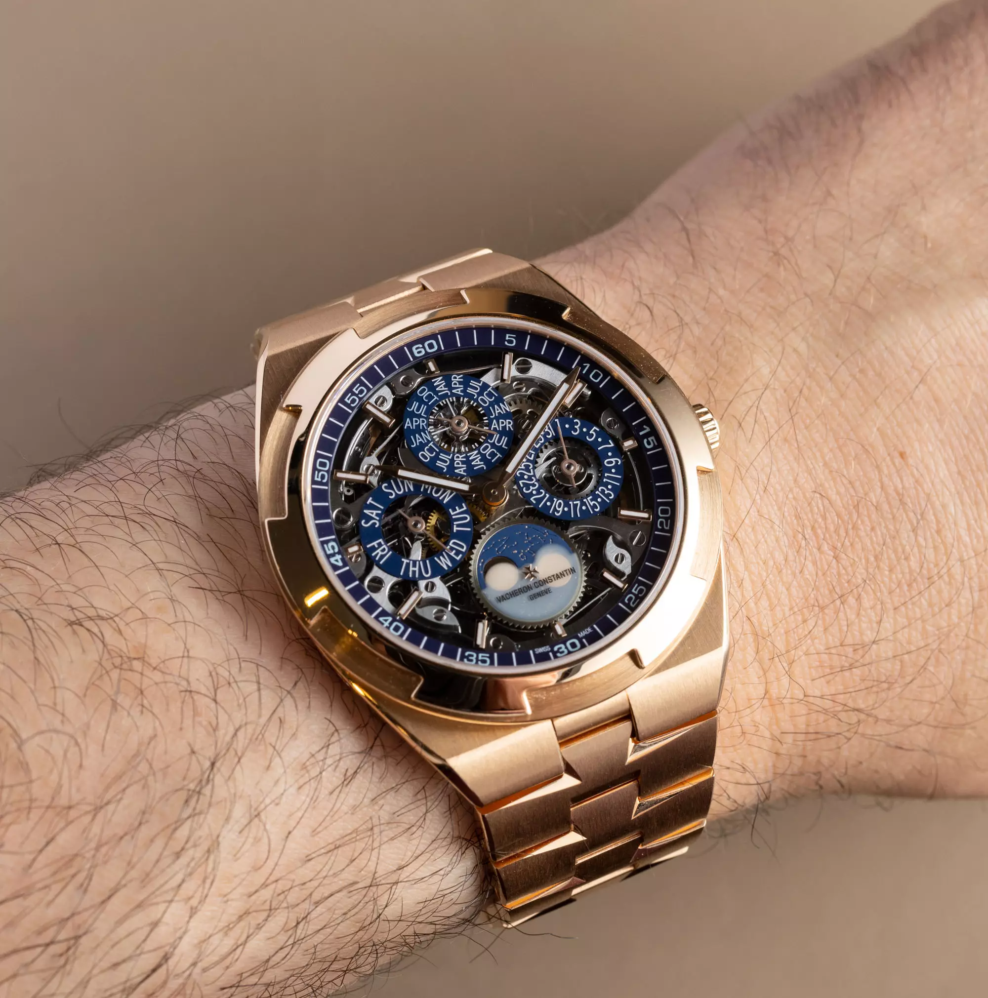 Hands-On. Vacheron Constantin Overseas Perpetual Calendar Ultra-Hin Skeleton 18k վարդագույն ոսկուց ժամացույց 2153_1