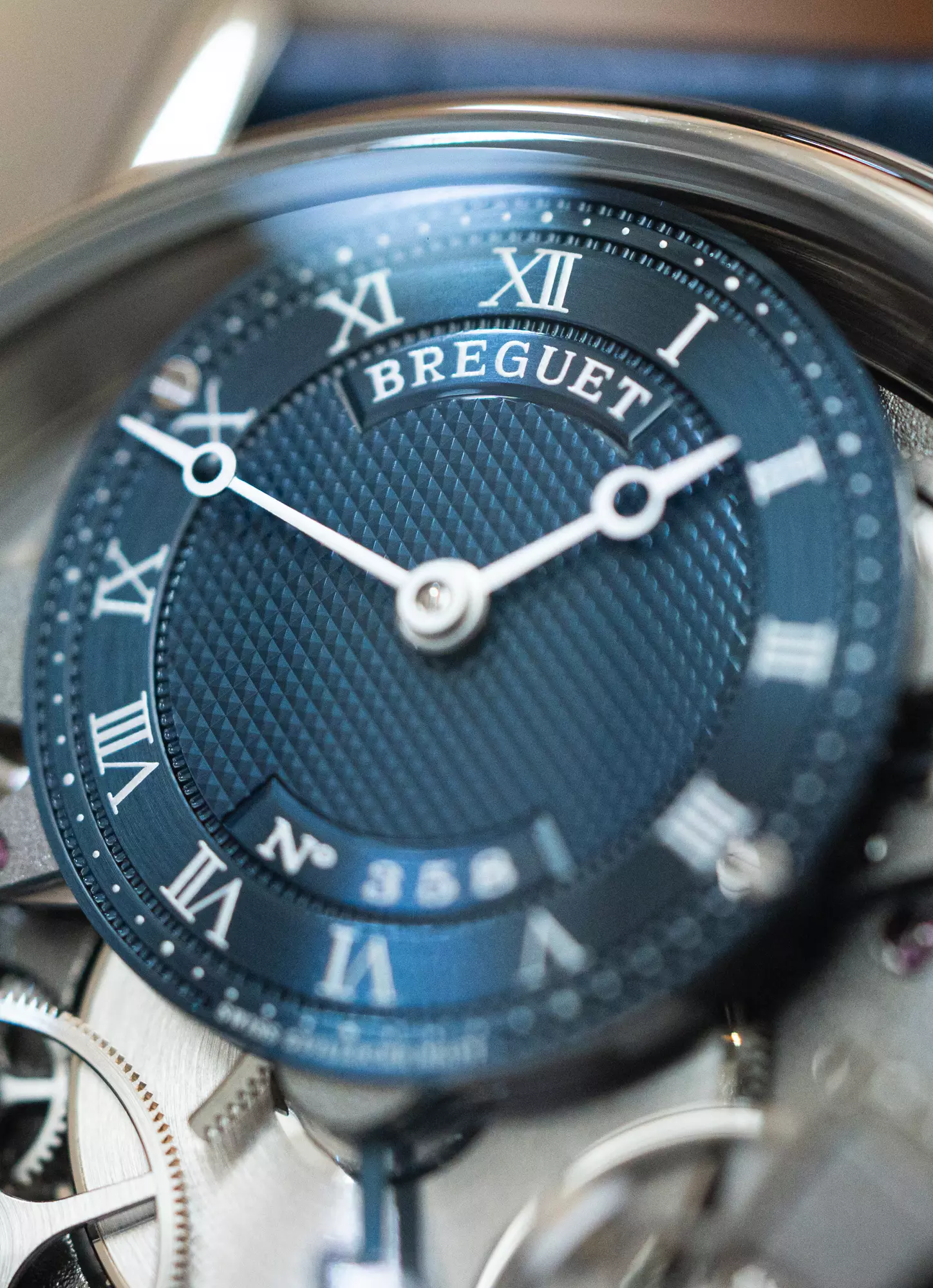 Дадлага: Breguet Quantième Rétrograde 7597 цаг ба фриз урлагийн үзэсгэлэн NYC 2166_6